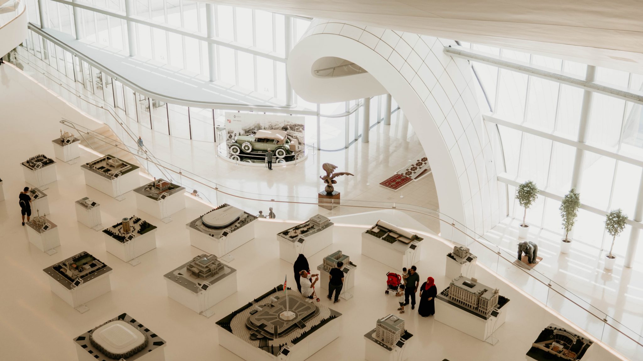 12 Entry-Level Positions to Begin Work in Arts - Art Business News