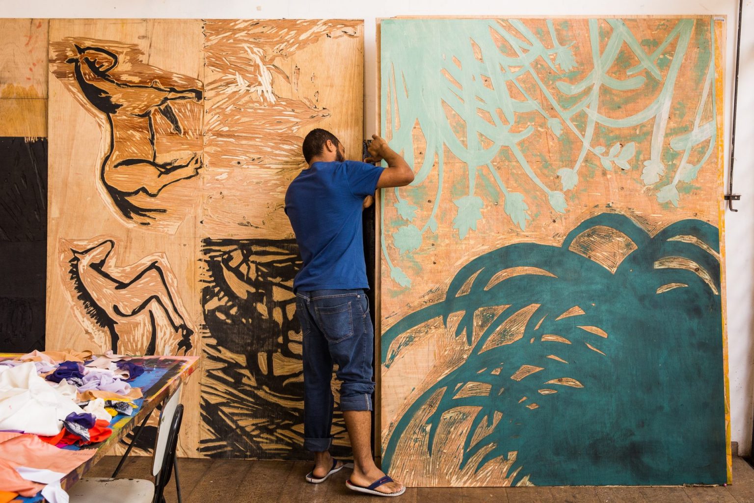 Best Ways to Transport Canvas Art in 2021 - Art Business News
